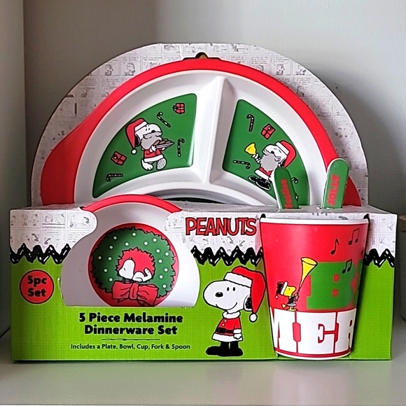 Peanuts | Kitchen | Nwt Peanuts Snoopy 5 Piece Melamine Dinnerware Set | Poshmark
